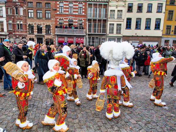 Carnaval de Binche na Bélgica, um dos mais famosos da Europa!